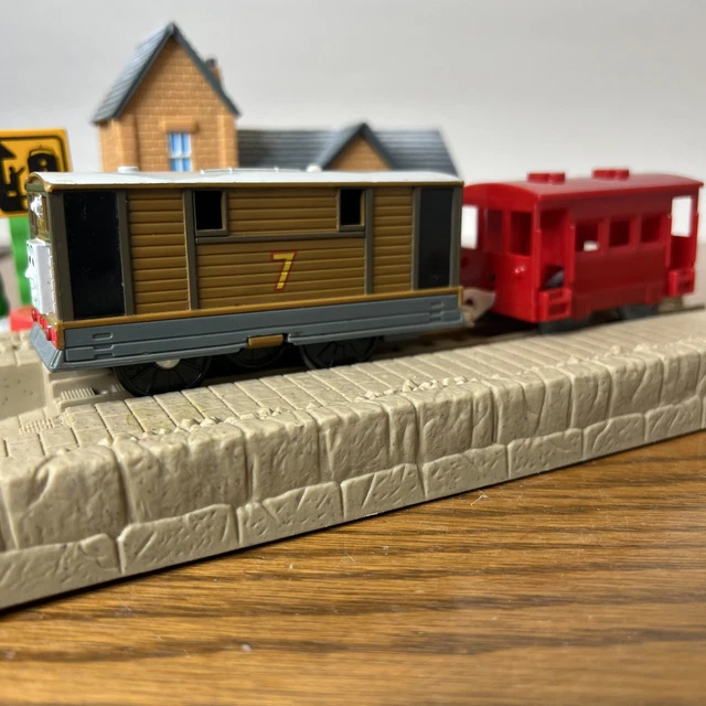 THOMAS FRIENDS TRACKMASTER Toby Tram Engine Red Brake Van Motorized ...