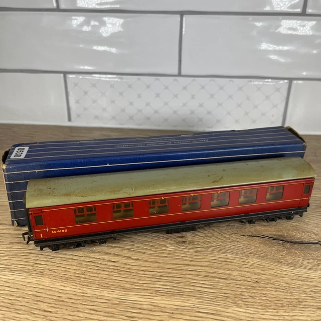 HORNBY DUBLO BR First 32022 D22 Corridor Coach - 00 Gauge - Model ...