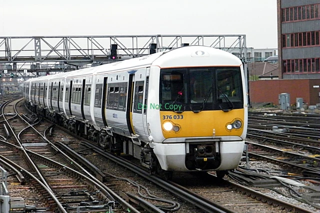 6X4 GLOSSY PHOTO BR Class 376 376033 @ London Bridge c.2010 £1.10 ...