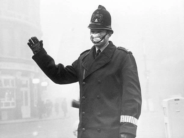 LONDON POLICE CONSTABLE John Finn duty Old Bailey here wears on- 1962 ...