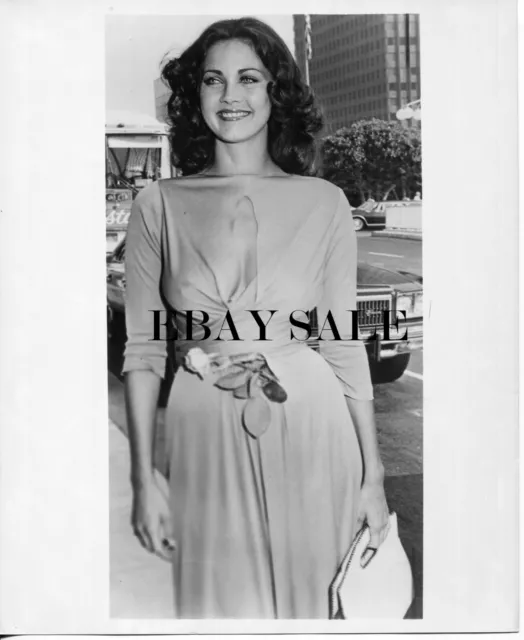 Sexy Lynda Carter Cute Wonder Woman Star Pretty Candid Photo Hot Legs