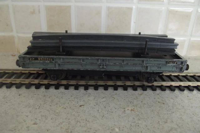 HORNBY D/O 21T 4 Wheeled Long Wheel Base Flat Wagon With 8 Troffing ...