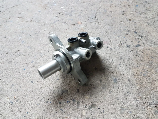 BMW 1ER F20 F21 3er F30 F31 LCI Hauptbremszylinder 6851093 EUR 20,00 - PicClick DE