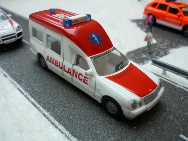 SIKU 1931 MERCEDES Binz Ambulance A2002 alter Krankenwagen 935 - Selten EUR 6,94 - PicClick DE