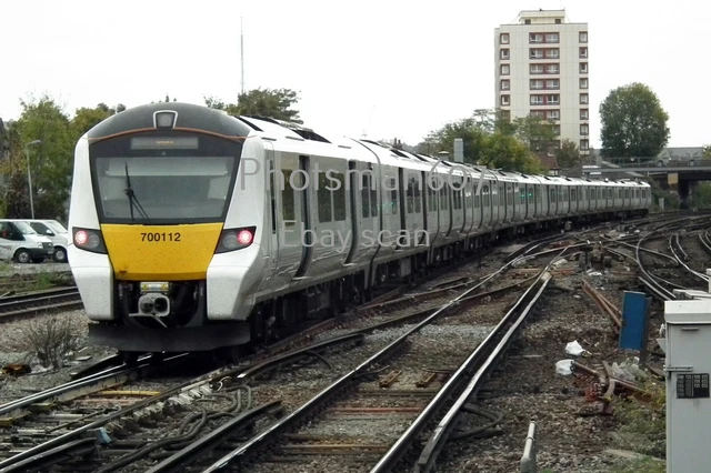 CLASS 700 700112, 12 car EMU, in South Eastern White at East Croydon £0 ...