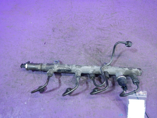 VOLVO V40 ESTATE VW 0445214024 Rail de Carburant 2003 23218559 EUR 49 ...