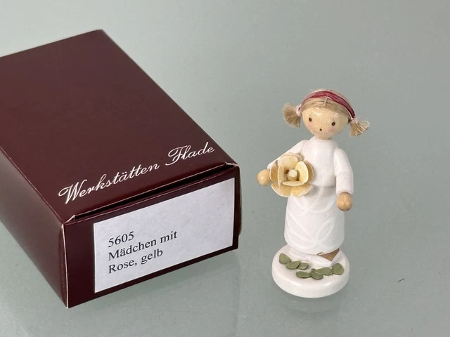 FIGURINE ERZGEBIRGE FLADE fille à la rose, jaune 5,1 cm - Excellent ...