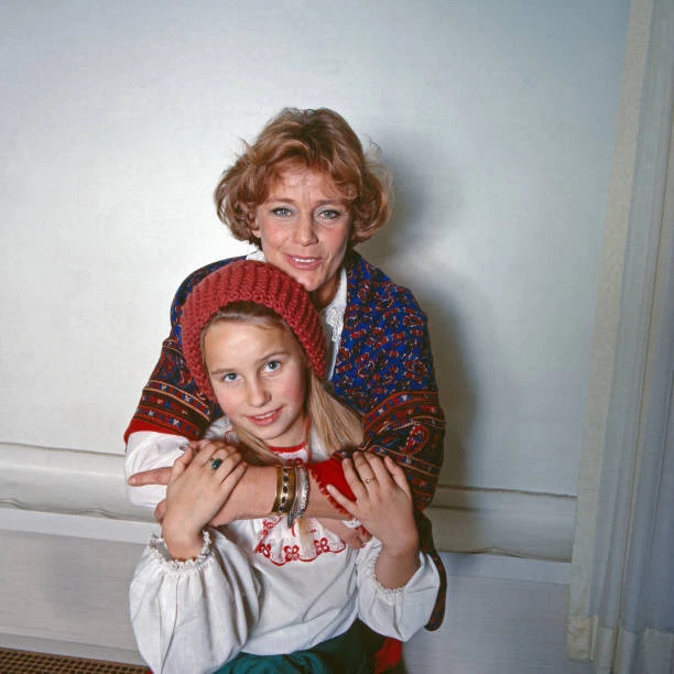 ACTRESS MARIA SCHELL with daughter Marie Theres Relin, Switzerland 1976 ...
