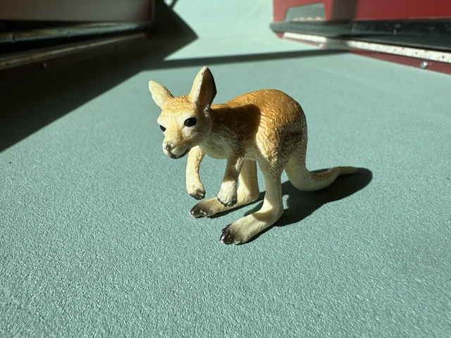 SCHLEICH KANGAROO JOEY 2009 Retired Hopping Australian Wildlife Figure ...
