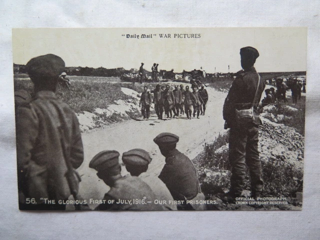 WORLD WAR I Postcard Daily Mail Official War Battle Pictures Our First Prisoners EUR 9,59 ...