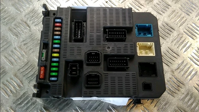 BOITIER FUSIBLES INTERIEUR Citroën C3 (FC/FL/FT) 2008 6500FH EUR 60,00 ...