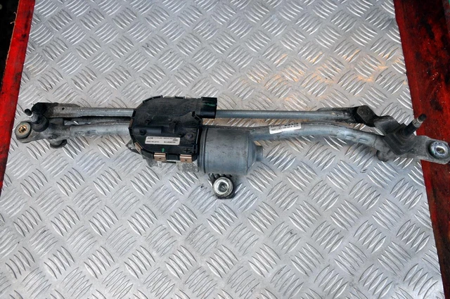 AUDI A6 C7 RHD front wiper linkage 4G2955023A with motor 4G2955119 £20. ...