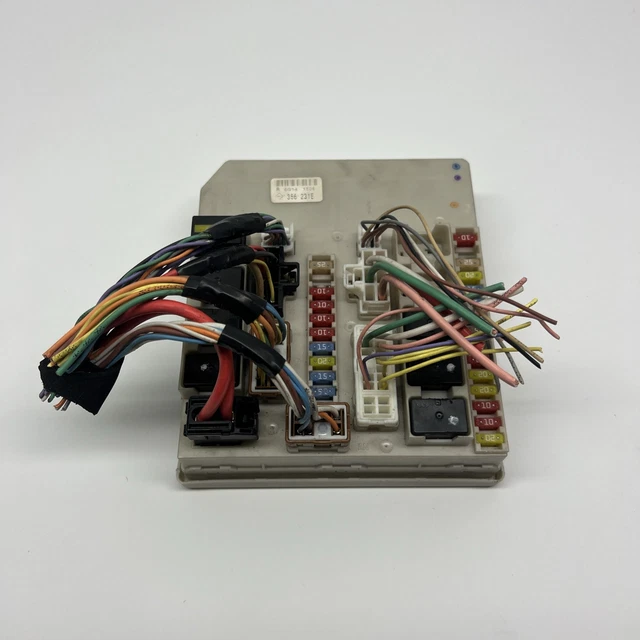 RENAULT CLIO MK3 Engine Bay Fuse Box Relay Module 2005 - 2012 356231E £ ...