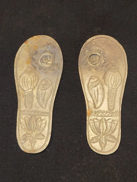 ANTIQUE TRADITIONAL INDIAN Pair Of White Metal Shree Ram Padukah Khadav Slipper EUR 68,03 ...