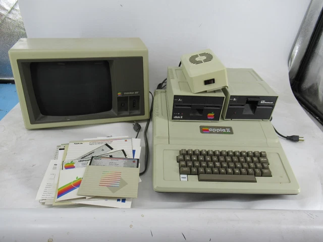 VINTAGE APPLE II Plus Computer System with Display with 2 Drives ...