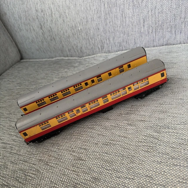 HORNBY OO GAUGE BR Mk. 1 CORRIDOR COMPOSITE COACH X2 £8.00 - PicClick UK