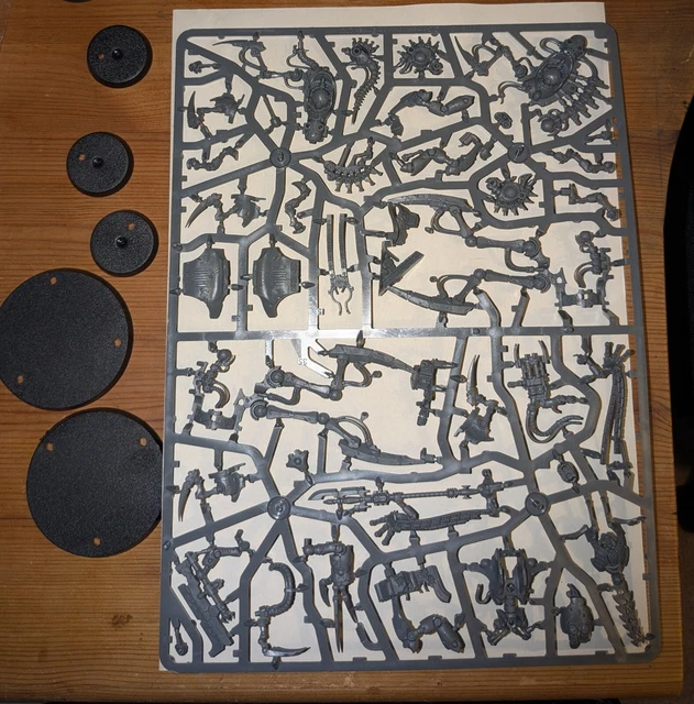 WARHAMMER 40K NECRON Royal Court New on Sprue with Bases £58.10 ...