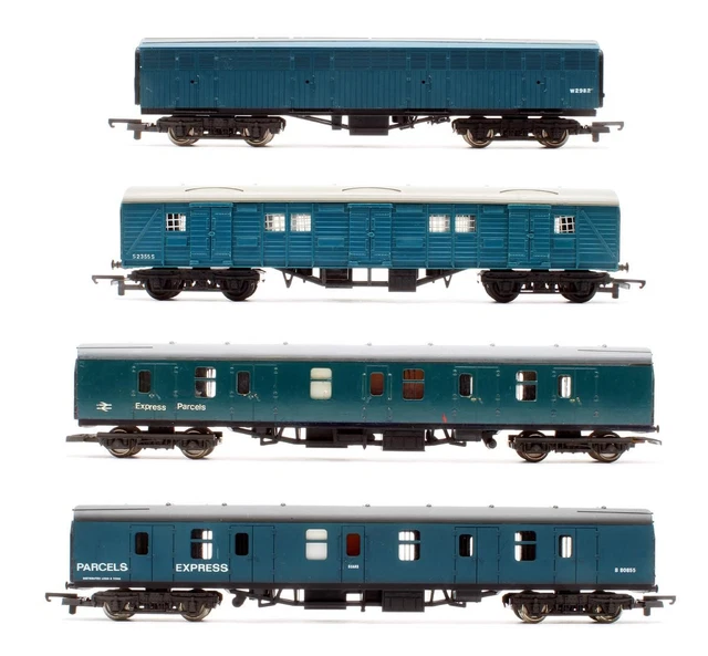 LIMA/TRIANG 'OO' GAUGE Rake Of 4 2X Parcels Cars 1X Bogie Van & 1X ...