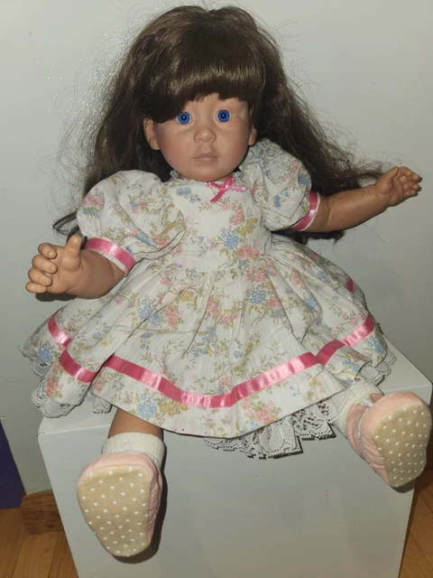 1991 PAT SECRIST Girl Doll. Beautiful outfit, shoes & socks*21 Inch ...