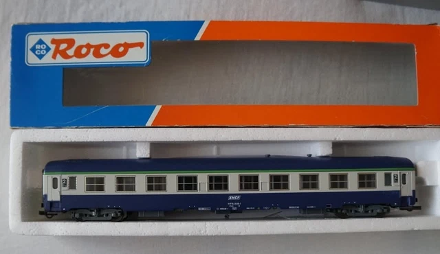 ROCO HO SCALE length SNCF UIC-Y coach in blue/white - 44604 £26.70 ...