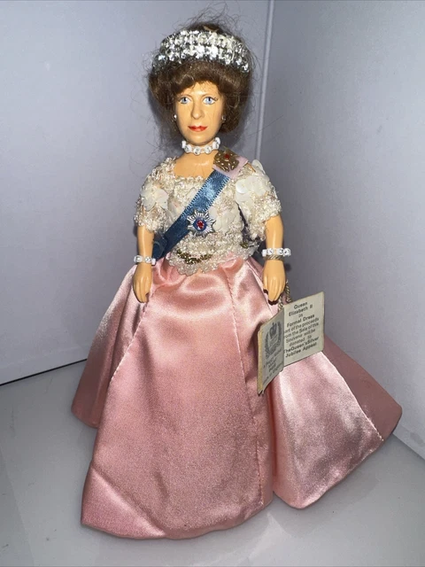 PEGGY NISBET MODEL P415 Queen Elizabeth II In Formal Dress £24.00 ...