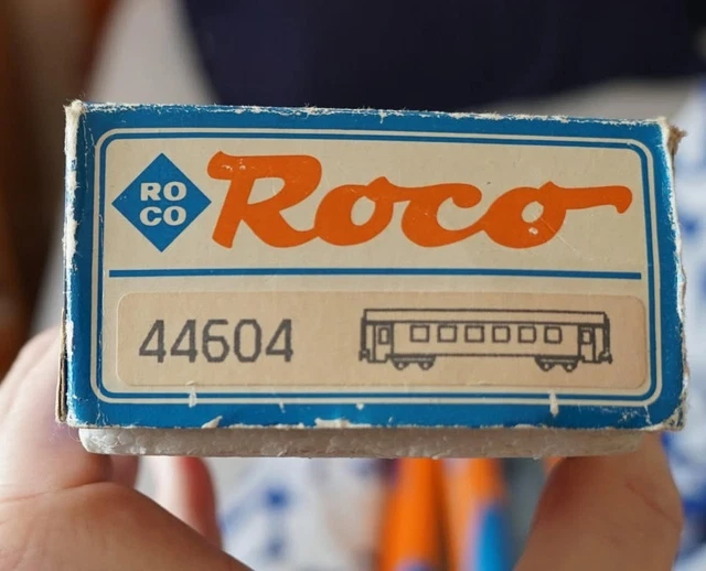 ROCO HO SCALE length SNCF UIC-Y coach in blue/white - 44604 £26.70 ...