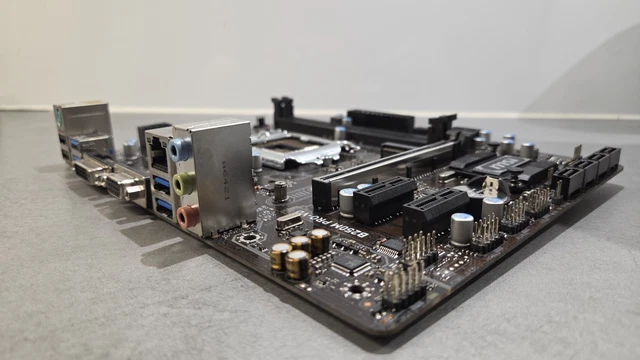 MSI MAINBOARD INTEL Chipsatz B250M Pro-VD Sockel 1151 MS-7A74 inkl. I/O ...