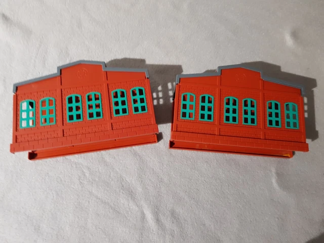 TOMY TRACKMASTER THOMAS The Tank X2 Engine Shed Buildings £3.99 ...