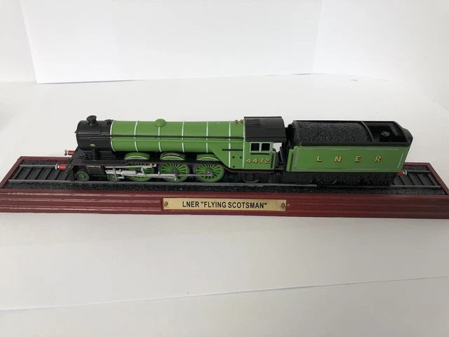 LNER FLYING SCOTSMAN Steam Locomotive Train Model Railway Display £9.99 ...