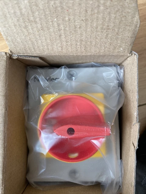 20 AMP 4 pole Isolator insulated enclosure Newlec NLSW204PE 20A IP65 £ ... 20 AMP 4 pole Isolator insulated enclosure Newlec NLSW204PE 20A IP65 £ ...