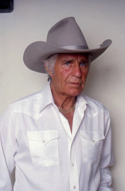 DALLAS ACTOR JIM Davis portrait session at home 1980 Old Photo 2 EUR 6 ...