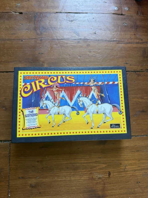 BRITAINS CIRCUS TWO Equestriennes 8671 Die Cast Model Toys Britains ...