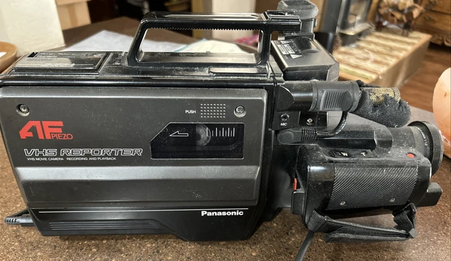 PANASONIC AF PIEZO VHS Reporter Movie Camera AG-180 Case Accessories £ ...