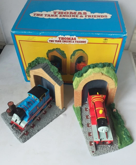THOMAS THE TANK engine and friends Leonardo Collection Thomas And James ...