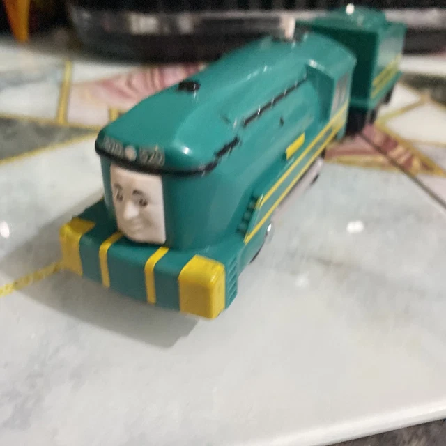 TRACKMASTER THOMAS AND FRIENDS TRAIN RARE SHANE TANK MOTORISED ENGINE ...