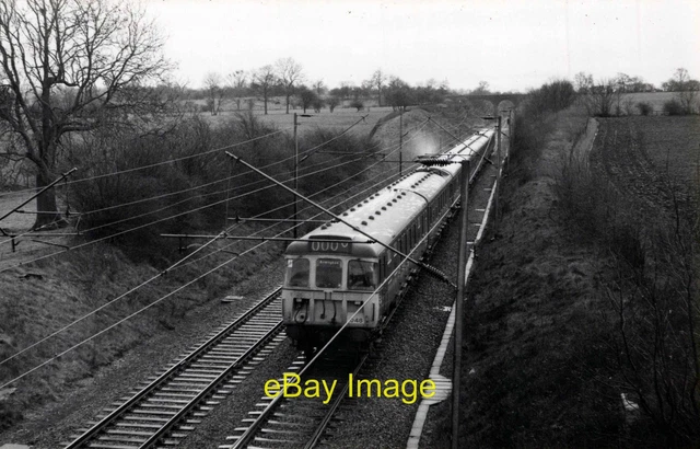 PHOTO RAILWAY 6X4 EMU Class 310 310048 heads towards Euston c1980 £1.50 ...