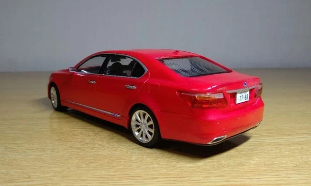 FUJIMI LEXUS LS600HL Modell im Maßstab 1:24 mit 2 Yokohama Celeb Girl ...