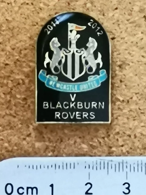 FOOTBALL BADGE NEWCASTLE United v Blackburn Rovers 2011/12 Metal Pin ...