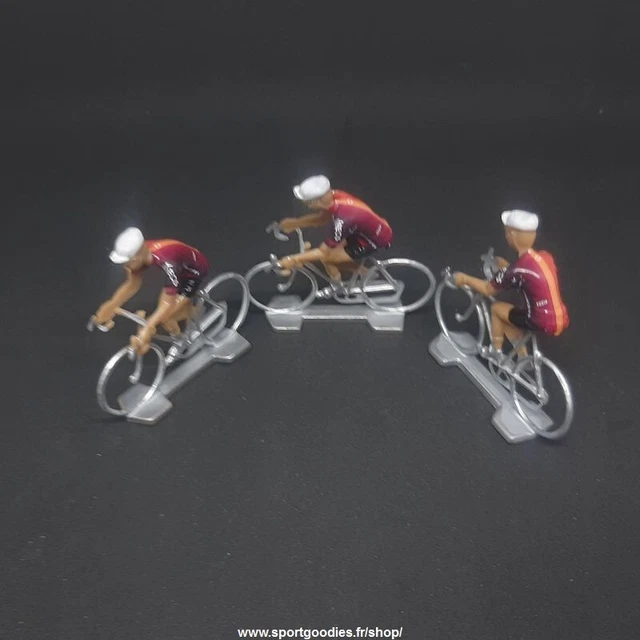 3 CYCLISTS TEAM 2024 INEOS GRENADIERS - scale 1/32 - cycling figure £7. ...
