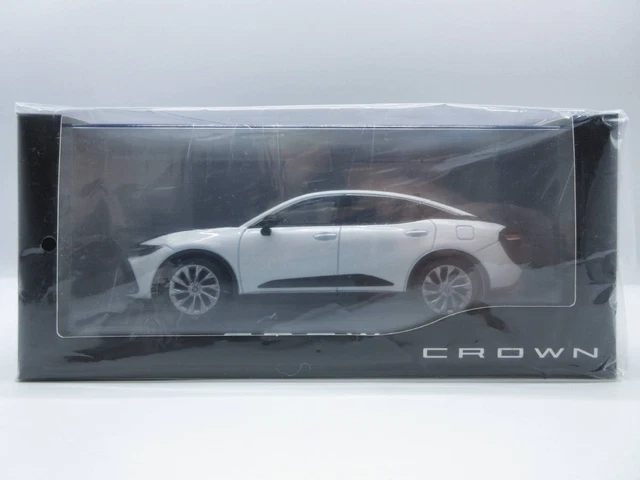 TOYOTA 1/30 CROWN Crossover 2022 Model Color Sample Mini Car Black ...