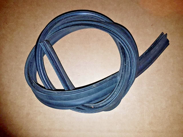 LAND ROVER DEFENDER Td5 under the bonnet bulkhead rubber strip LR053843 ...