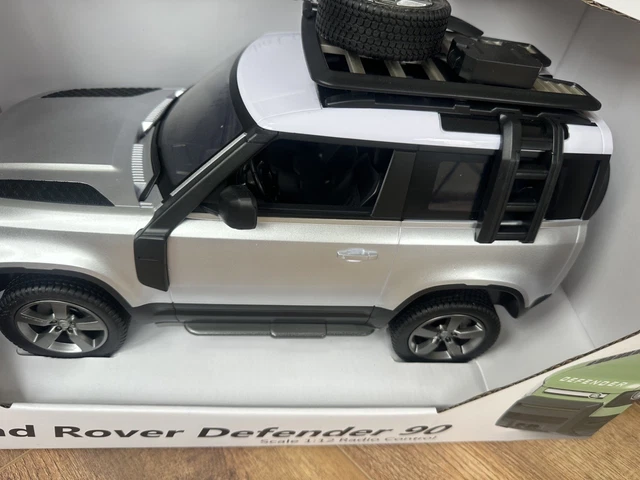 LAND ROVER DEFENDER 90 Remote Control 1:12 scale very detailed SILVER £ ...