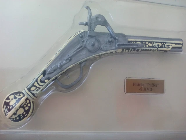 BUFFER GUN. S XVII. Miniature revolver weapon, pistol, lead miniature £ ...