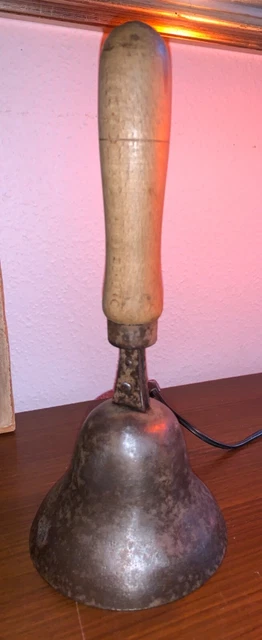 ANCIENNE BELLE CLOCHE d'école fonte de fer manche en bois EUR 119,00 ...