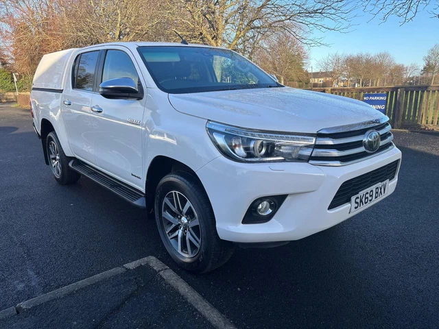 2019 TOYOTA HILUX Invincible D/Cab Pick Up 2.4 D-4D PICK UP DIESEL ...