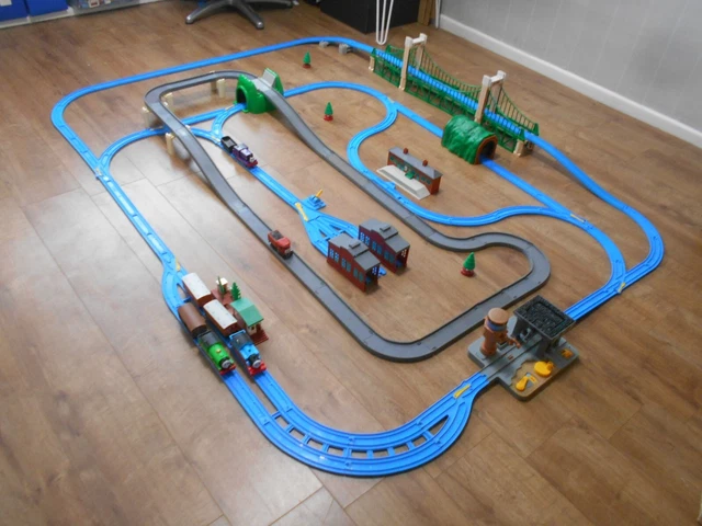 TOMY TRACKMASTER THOMAS the tank engine train set trains stations large ...