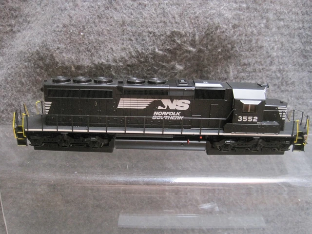 SCALETRAINS « OPÉRATEUR » Norfolk Southern SD40-2 Diesel Loco Rd #3552 DCC/Sound HO EUR 88,26 ...