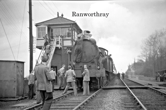60X90 ORIG RAILWAY Negative loco LNW 49093 Yarnton signal box 3rd Apr ...
