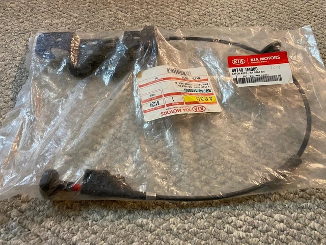 GENUINE OEM KIA Folding Seat Latch (Right, Rear) 89740-1M000(Brand New ...