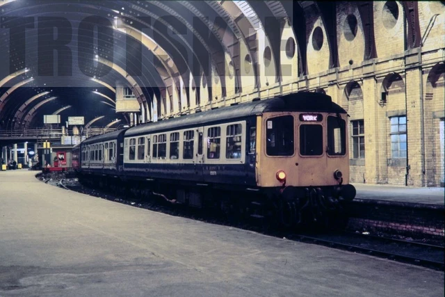 35MM SLIDE BR British Railways DMU Class 110 52079 York 1986 Orig £4.98 ...